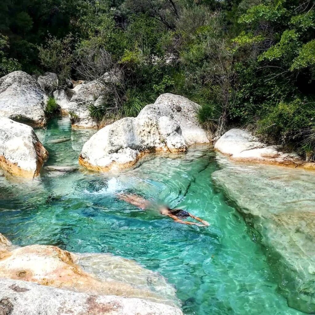 Forat de Bulí, Lleida • Casa dels Peixos